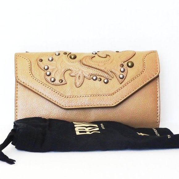 Frye | Bags | Frye Montana Genuine Beige Color Leather Wallet Crossbody ...